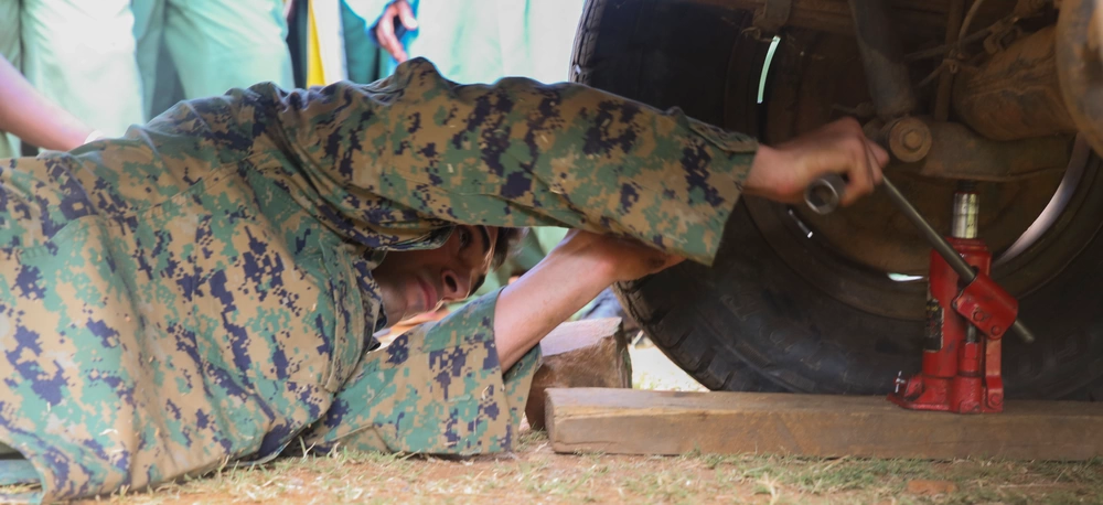 DVIDS - Images - US Marines demonstrate vehicle maintenance to ...