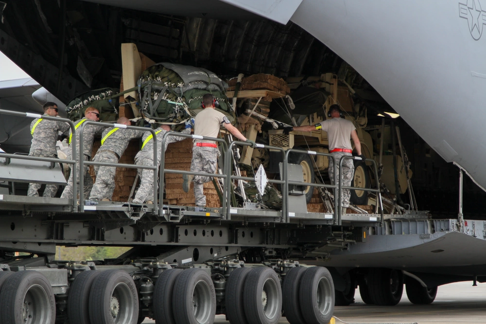 DVIDS - Images - US, UK paratroopers begin largest bilateral exercise ...