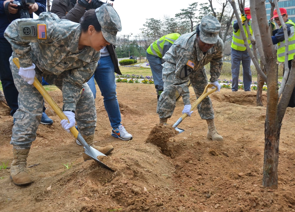 DVIDS - Images - Area II Soldiers plant seeds of alliance [Image 1 of 3]