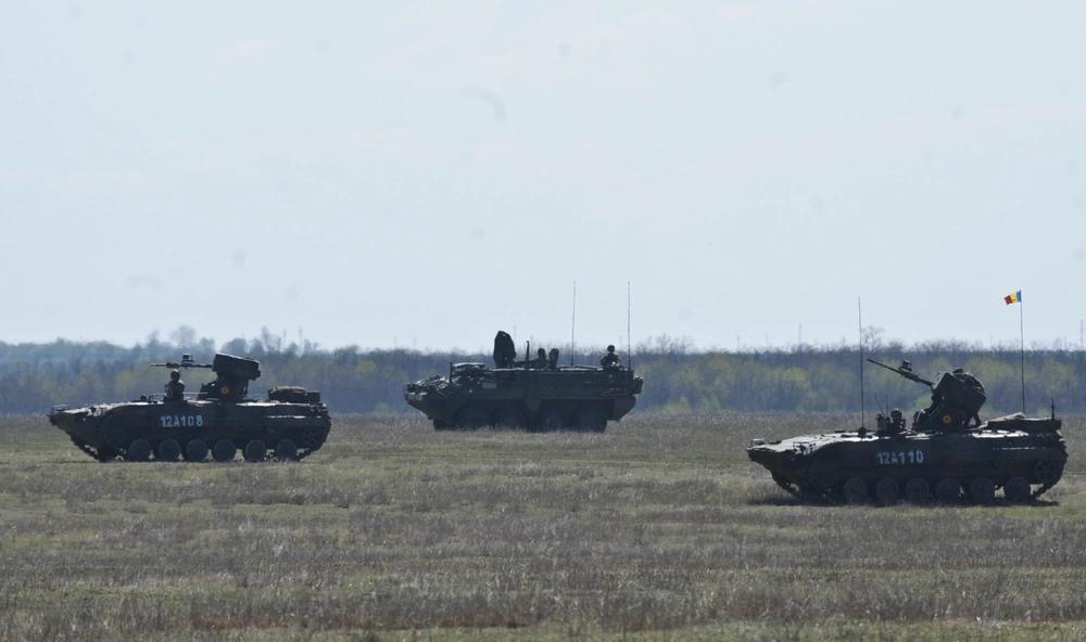 DVIDS - Images - 2/2 and Romanian Land Forces train together during ...