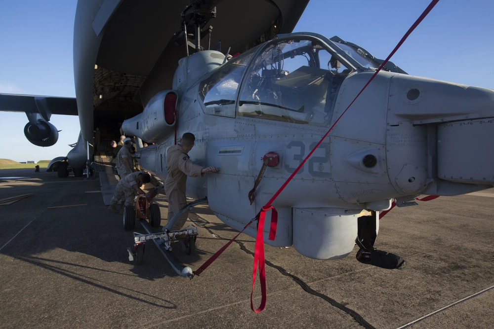DVIDS - Images - Air Superiority: Marines offload AH-1 Cobras in Darwin ...