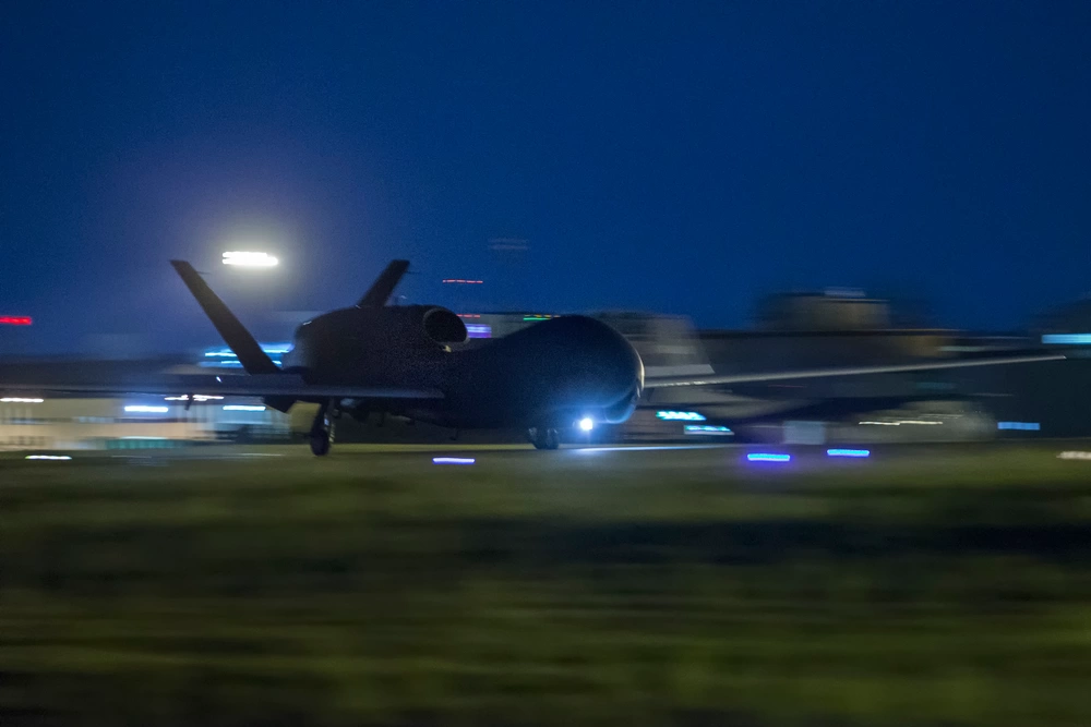 DVIDS - Images - Global Hawk arrives at Yokota [Image 4 of 6]