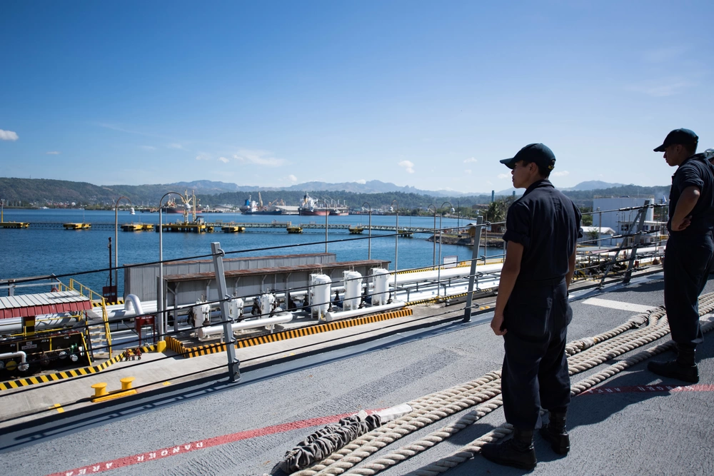 DVIDS - Images - Dewey Arrives in Subic Bay [Image 11 of 13]