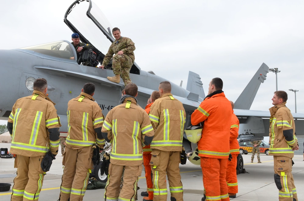 DVIDS - Images - US Soldiers refuel Hornet jet at Leilvard [Image 3 of 3]
