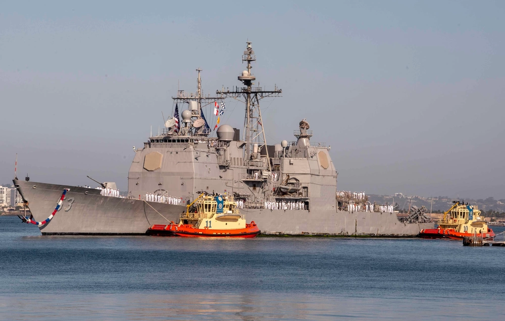 DVIDS - Images - USS Mobile Bay Returns From Deployment [Image 1 of 4]