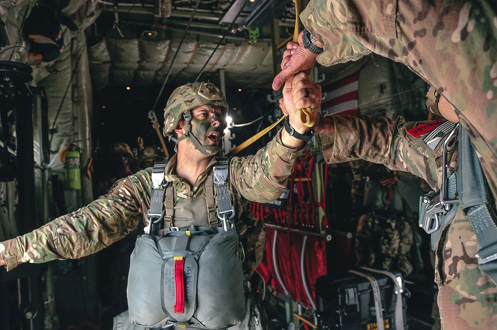DVIDS - Images - Safety Grabs Jumpmaster Static Line [Image 9 of 12]