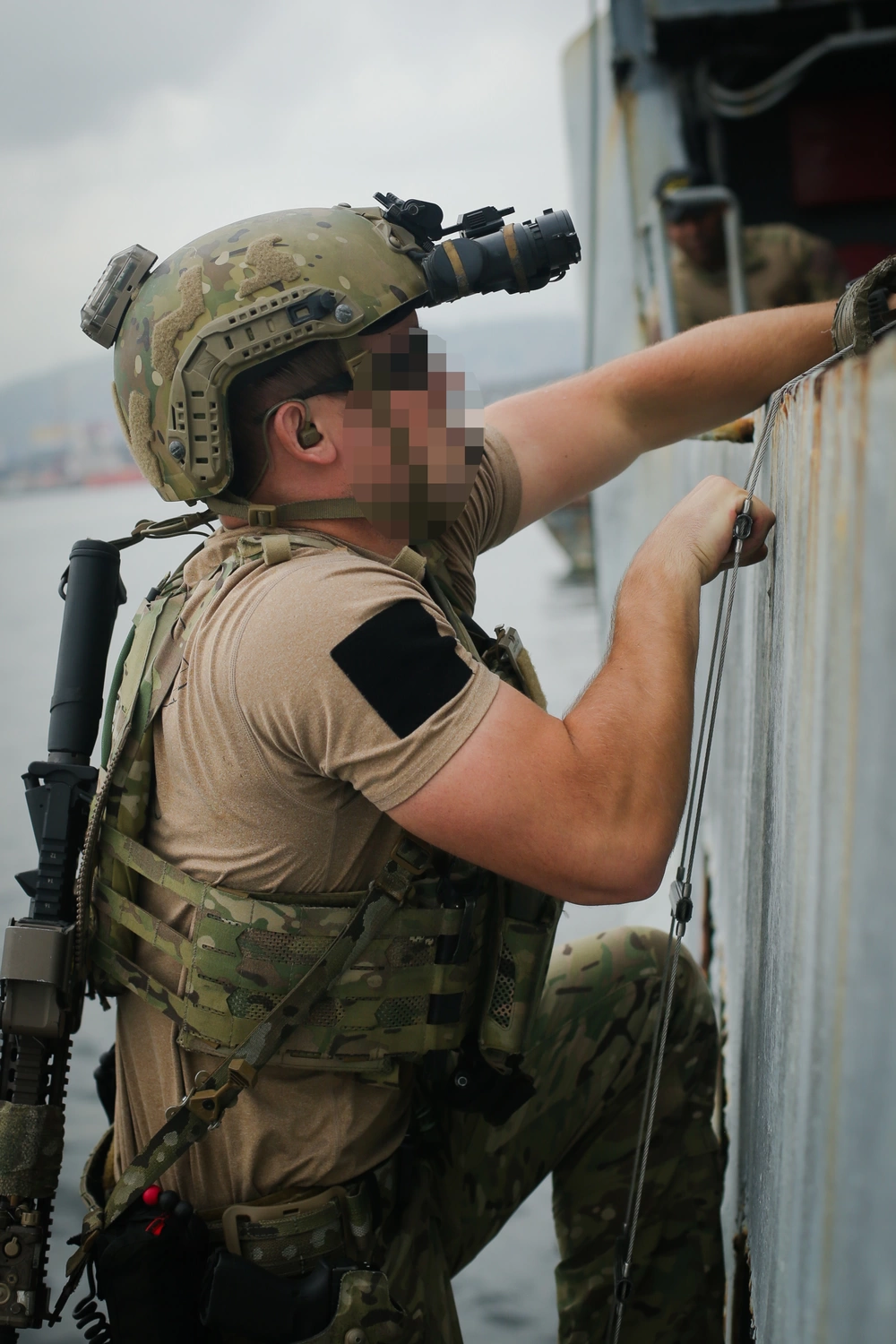 DVIDS - Images - UNITAS 22: U.S. Navy SEAL VBSS [Image 3 of 10]