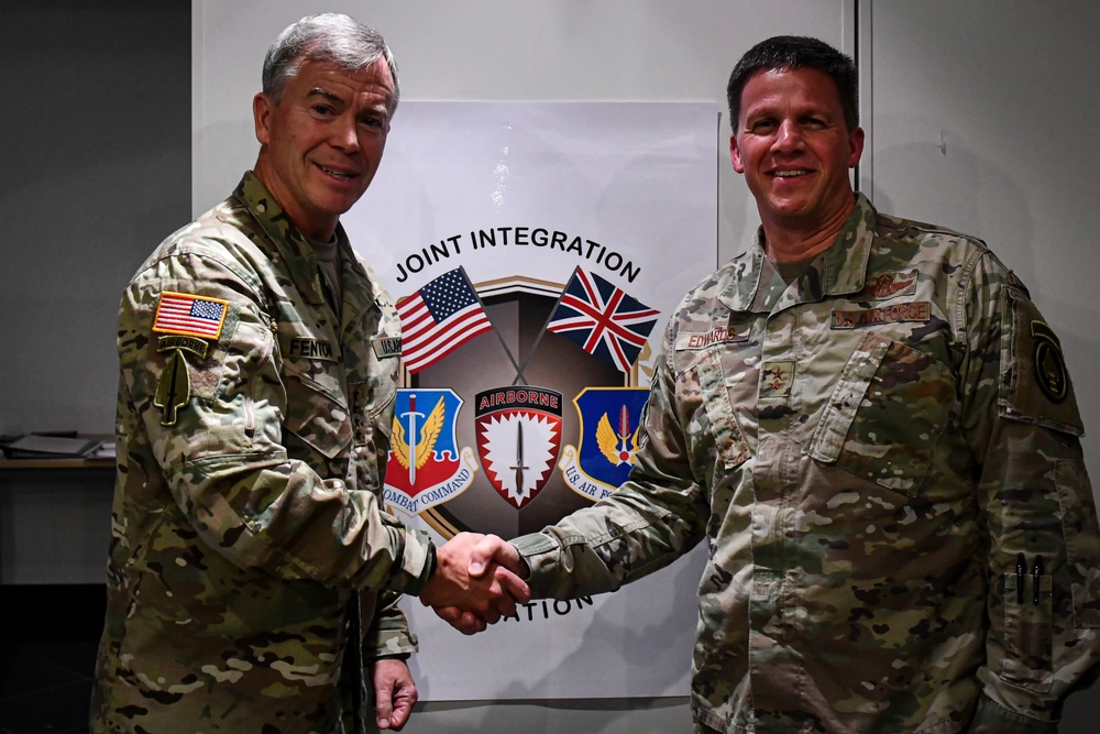 DVIDS - Images - USSOCOM and SOCEUR commander visit JICC [Image 7 of 7]