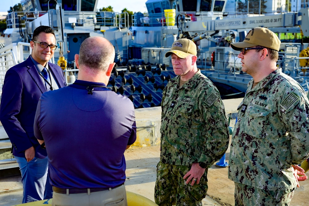 DVIDS - Images - NAVSEA Warfare Centers Commander Tours a Range Support ...