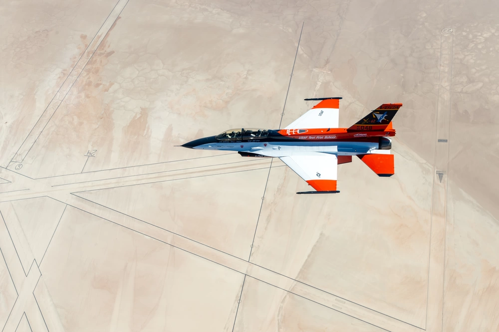 DVIDS - Images - X-62 VISTA soars over Edwards AFB [Image 4 of 6]