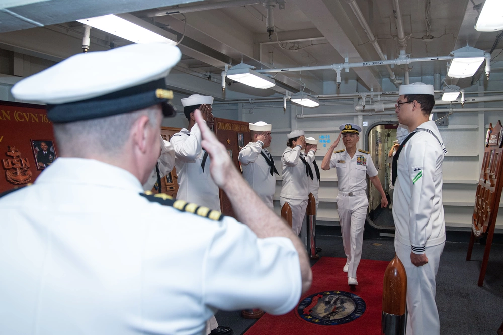 DVIDS - Images - USS Ronald Reagan (CVN 76) hosts US Ambassador to ...