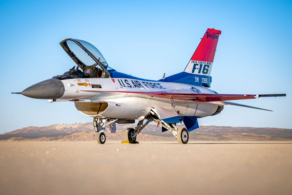 DVIDS - Images - 412th Test Wing repaints iconic livery for F-16 Viper ...