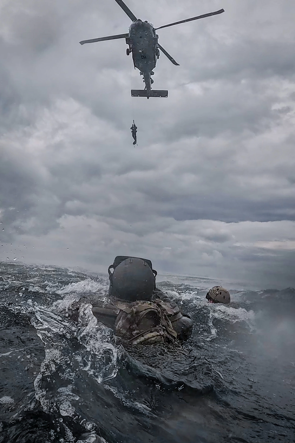 DVIDS - Images - BALTOPS 24 EOD Floating Mine Response Drill [Image 5 of 9]