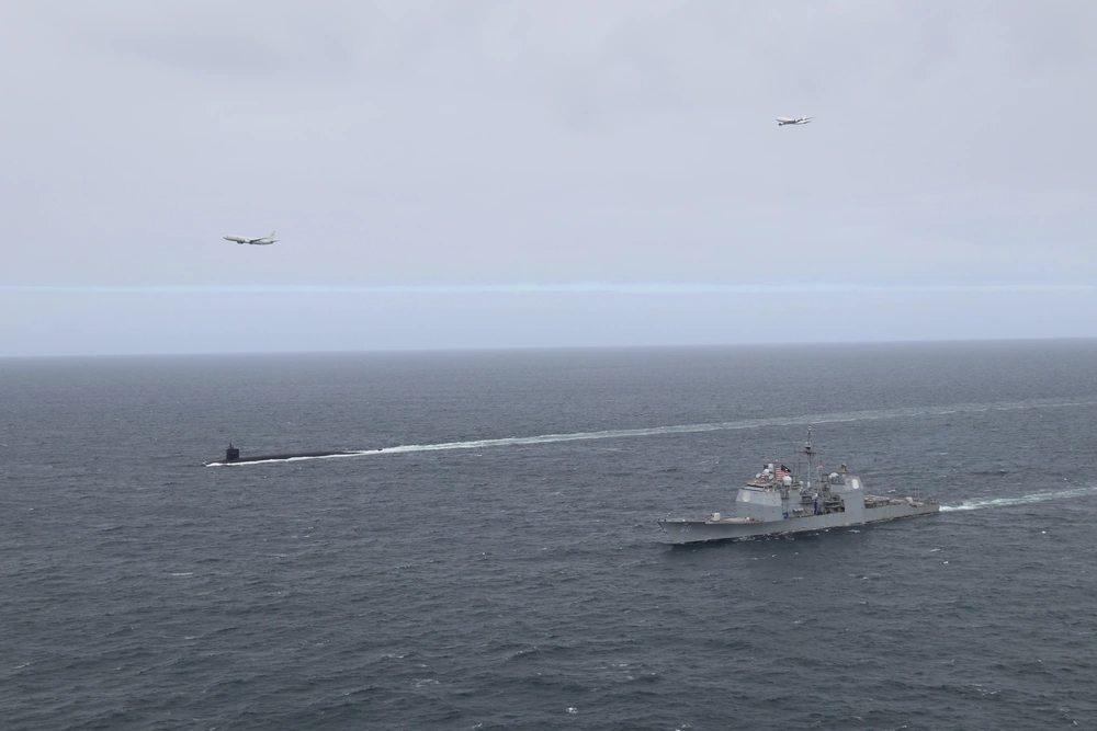DVIDS - Images - USS Normandy (CG 60), USS Tennessee (SSBN 734) in the ...