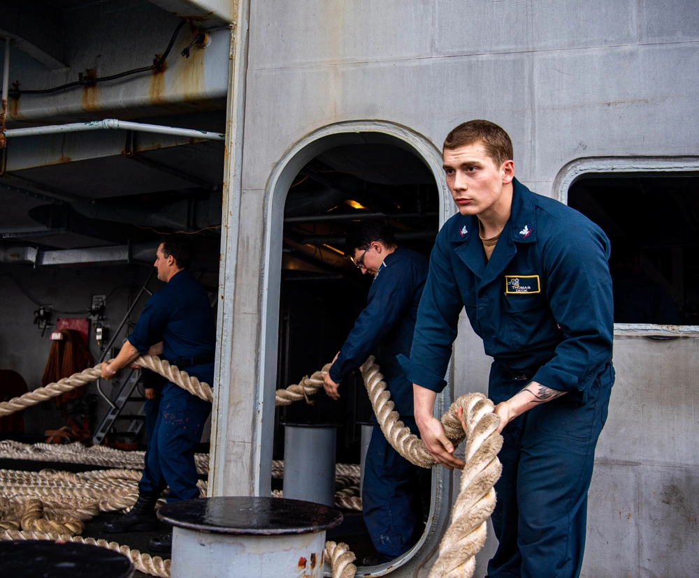 DVIDS - Images - Nimitz Arrives at NASNI [Image 6 of 10]