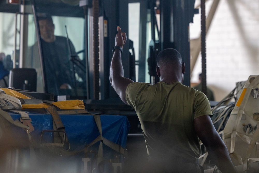DVIDS - Images - U.S. Marines and Airmen Offload Cargo at Suwon Air ...