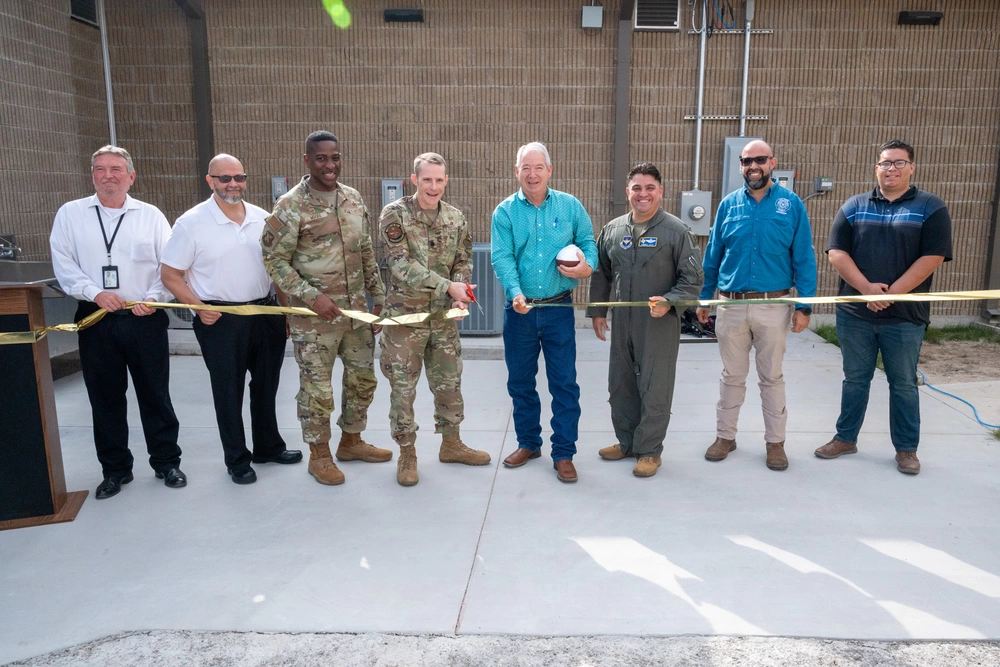 DVIDS - Images - Flightline shack ribbon cutting [Image 3 of 4]