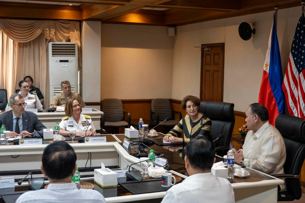 DVIDS - Images - CNO Visits the Philippines [Image 7 of 7]