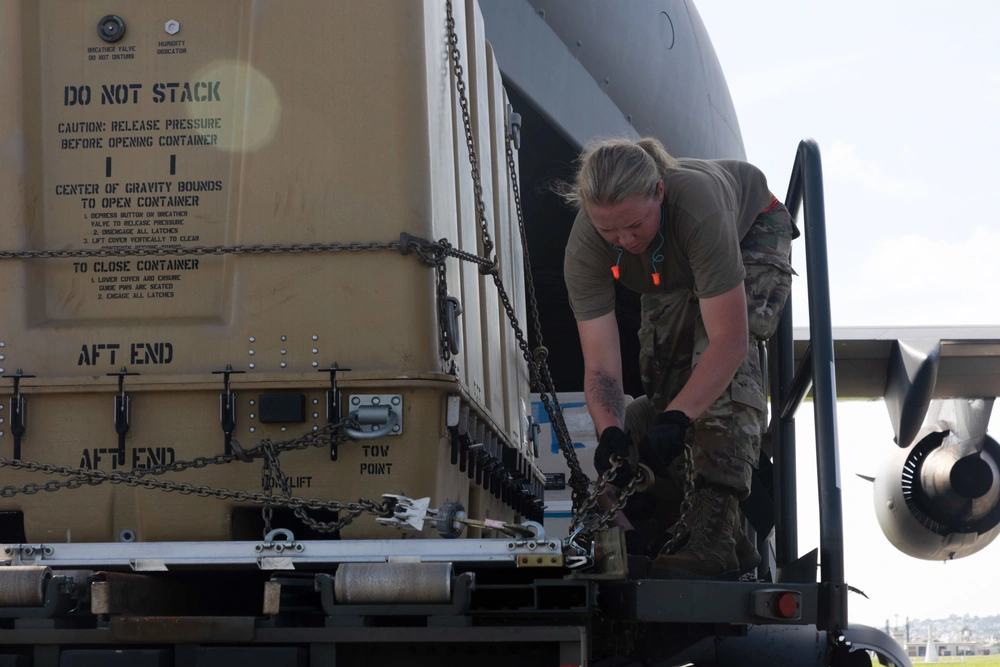 DVIDS - Images - 733 AMS delivers MQ-9s to VMU-3 [Image 2 of 7]