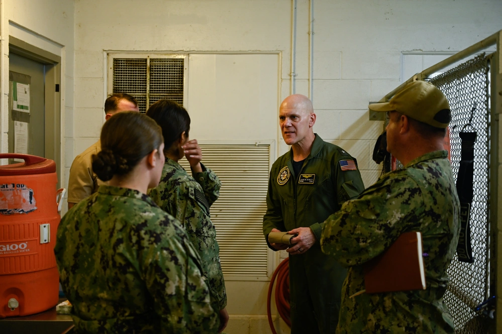 DVIDS - Images - Navy Region Southeast Commander visits Naval Air ...