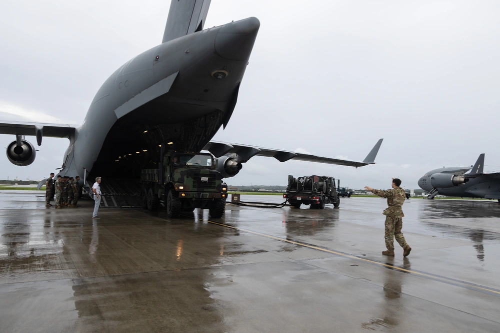 DVIDS - Images - III Marine Expeditionary Force conduct joint static load training with 16th ...