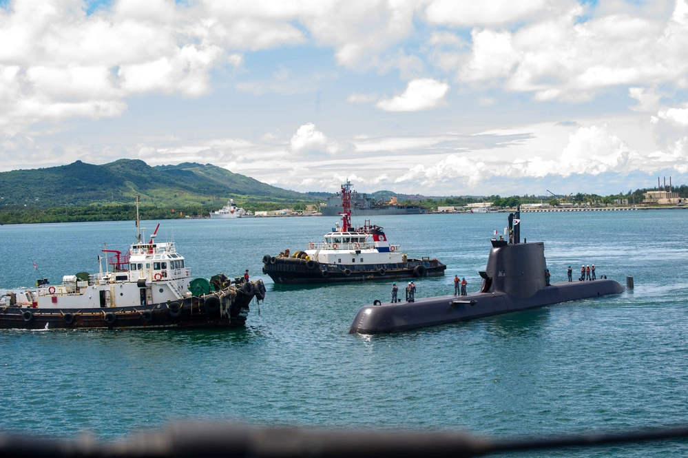 DVIDS - Images - ROKS Lee Beom-seok (SS 081) moors alongside USS Frank ...