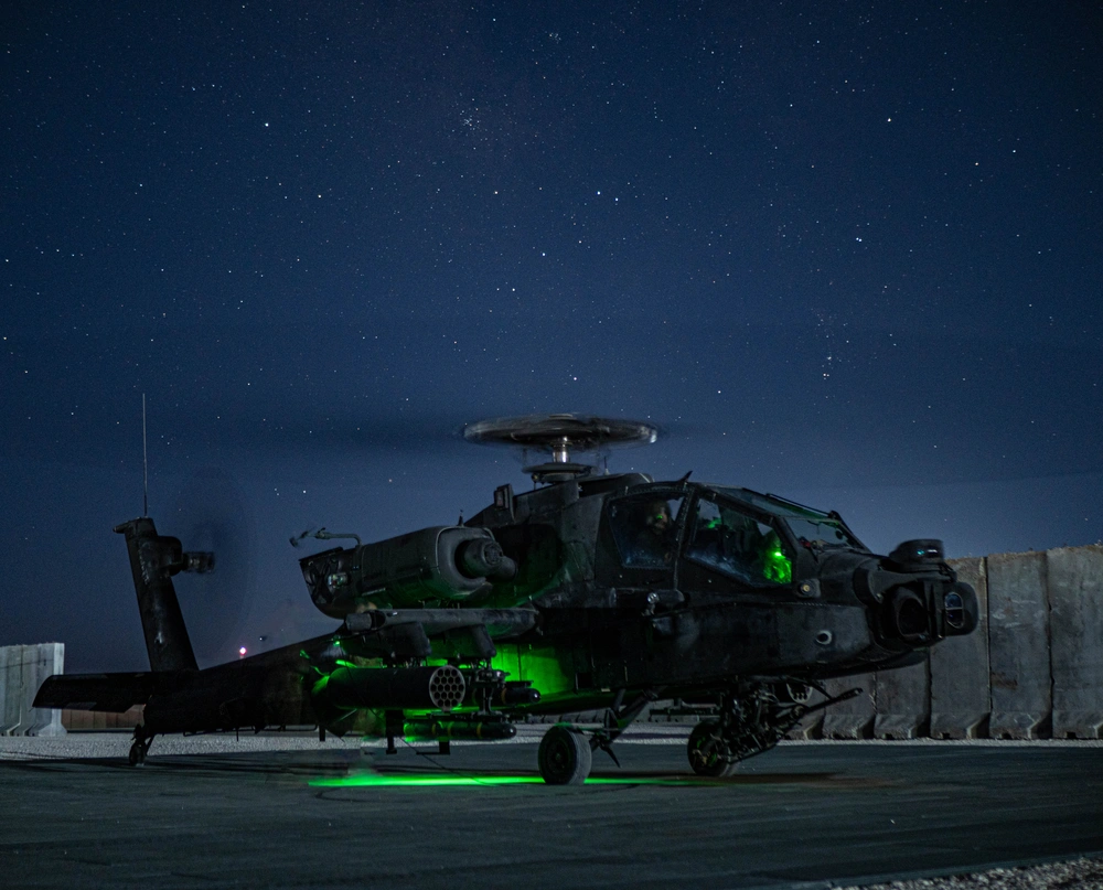 DVIDS - Images - AH-64 Apache Pilots Conduct Pre-flight Checks at Night ...
