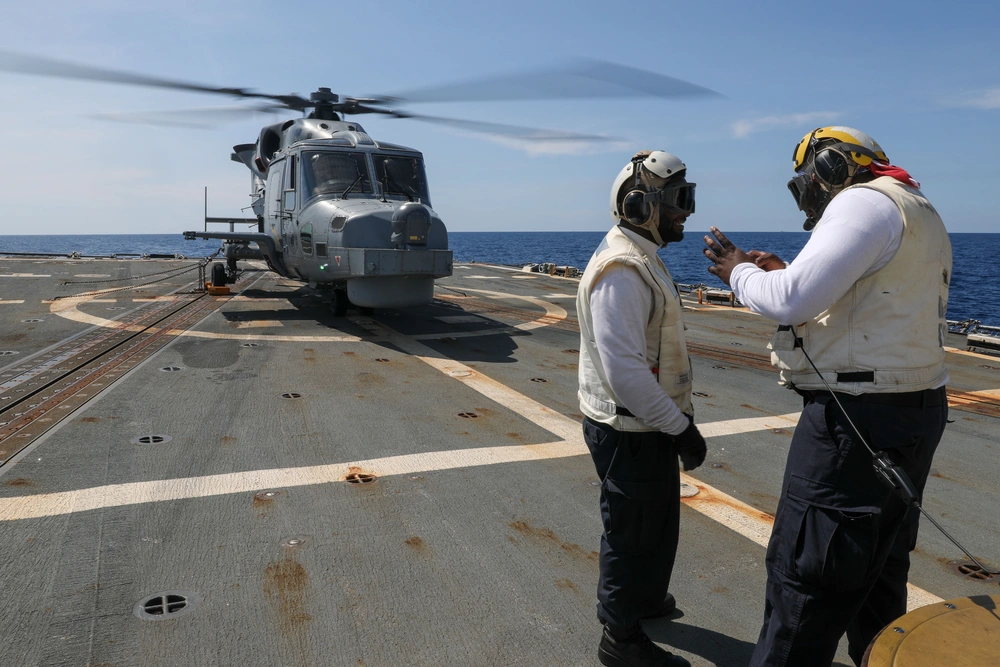 DVIDS - Images - USS Howard conducts flight quarters with an ...