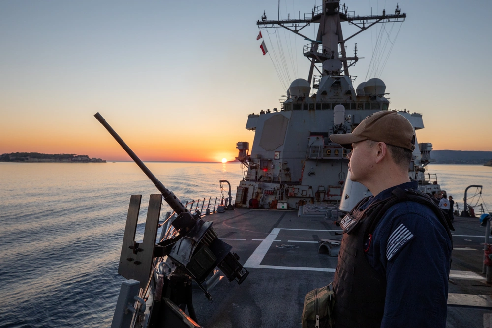 DVIDS - Images - USS Cole Stations Sea-and-Anchor [Image 4 of 11]