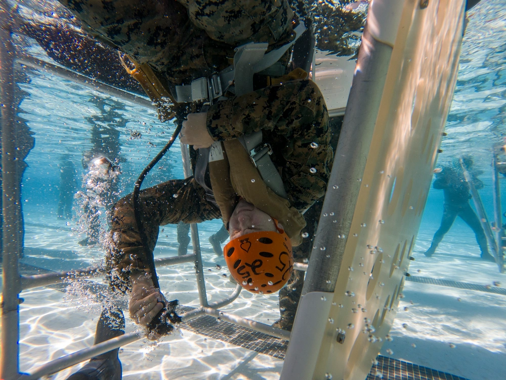 DVIDS - Images - 11th MEU Underwater Egress Training [Image 18 of 24]