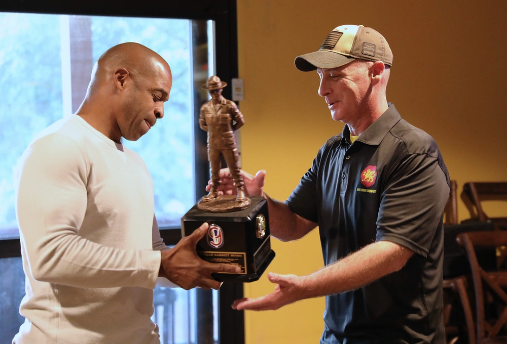 DVIDS - Images - 95th Training Division CSM Presents Award to Command ...