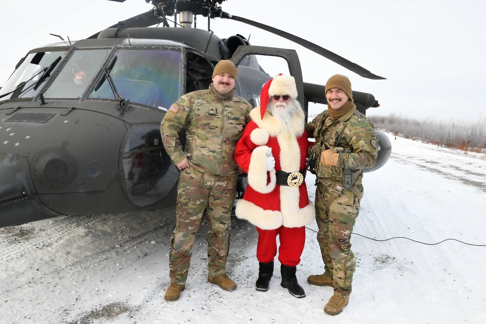 DVIDS - Images - Alaska National Guard Brings Holiday Cheer to Circle ...