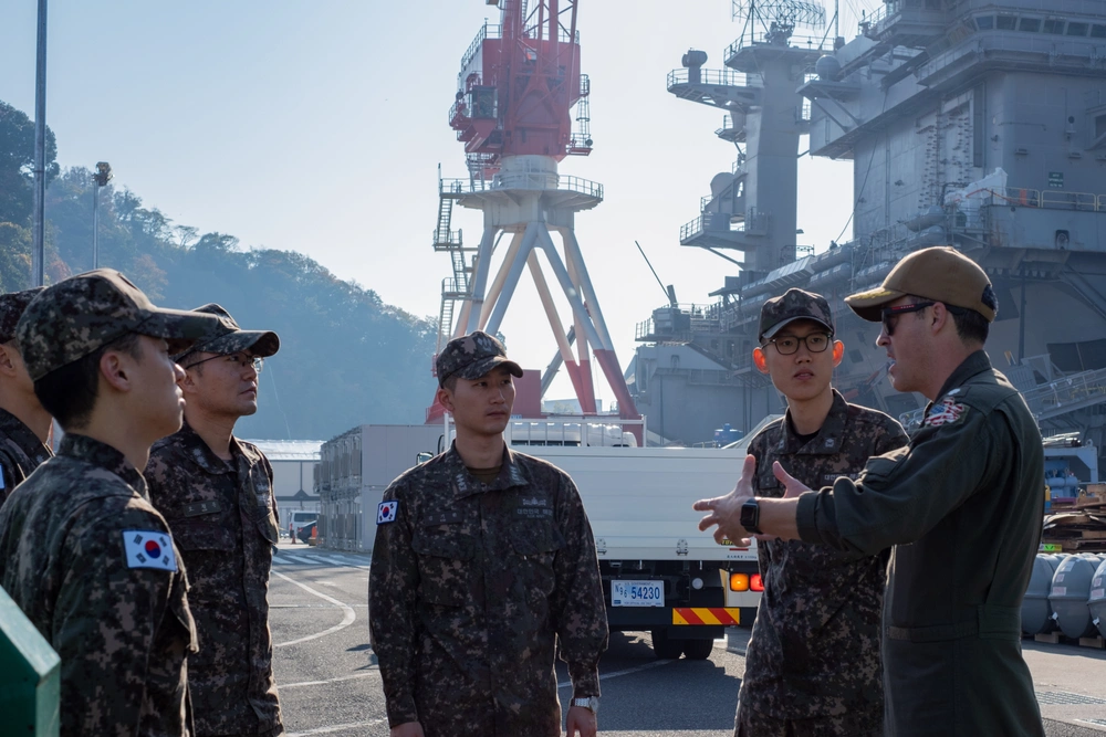 DVIDS - Images - Task Force 70 joins Republic of Korea Navy Maritime Task Force Flotilla 7 for ...