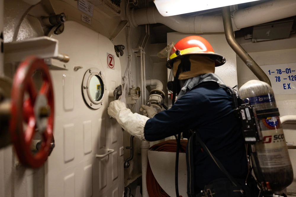 DVIDS - Images - USS Oscar Austin (DDG 79) Conducts Toxic Gas Damage ...