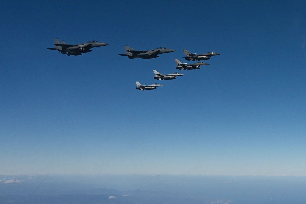 DVIDS - Images - 7AF F-16s join ROKAF F-15Ks for live close air support ...