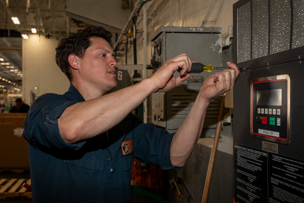 DVIDS - Images - Abraham Lincoln conducts routine operations [Image 2 of 8]