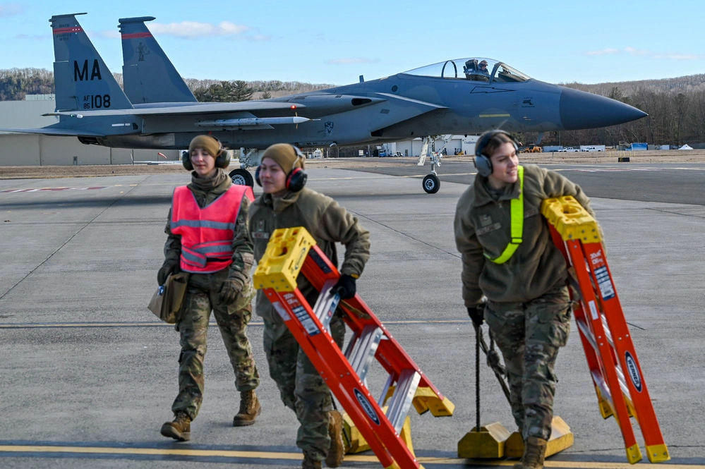 DVIDS - Images - 104th Fighter Wing certifies new weapons crew [Image 1 ...