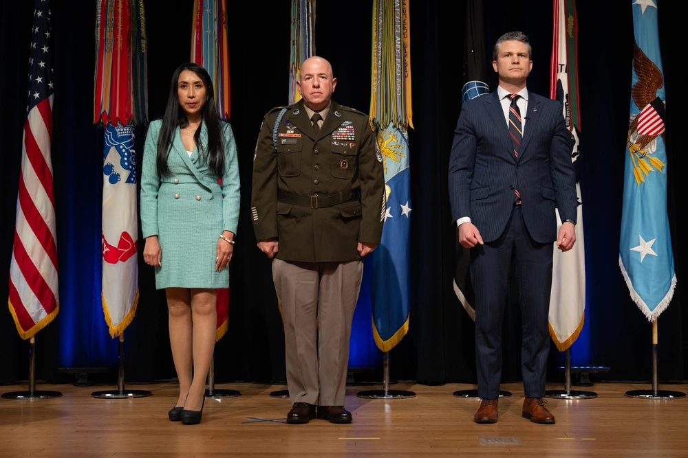 DVIDS - Images - SD Presents Distinguished Service Cross to Retired Soldier [Image 12 of 12]