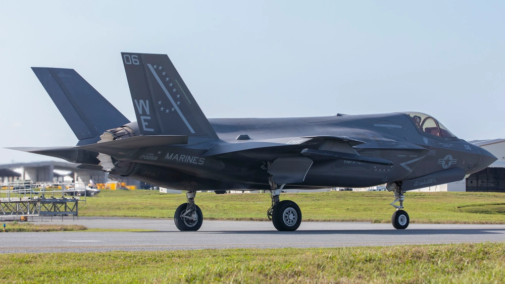 DVIDS - Images - U.S. Marines fly out of Kadena [Image 11 of 13]