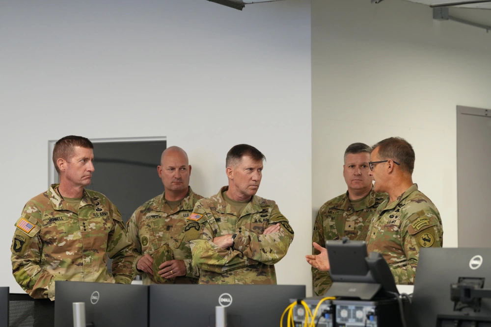 DVIDS - Images - 3MDTF Hosts Engagement with Army Leaders [Image 1 of 4]