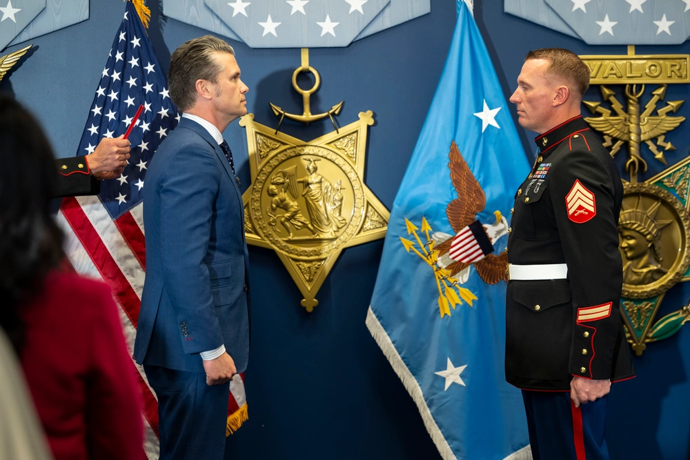 DVIDS - Images - SD Hegseth Hosts Reenlistment Ceremony for MoH ...