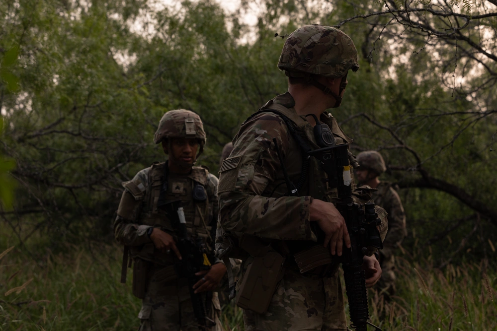 DVIDS - Images - U.S. Soldiers patrol the southern border [Image 2 of 3]