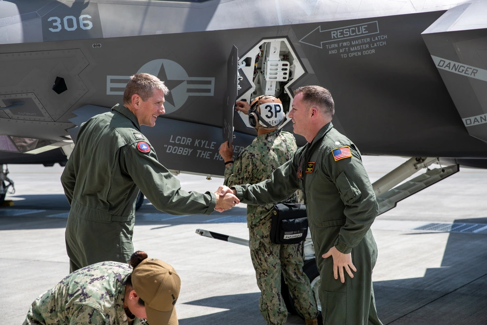 DVIDS - Images - Strike Fighter Squadron (VFA) 147 holds change of command in Iwakuni [Image 4 of 5]