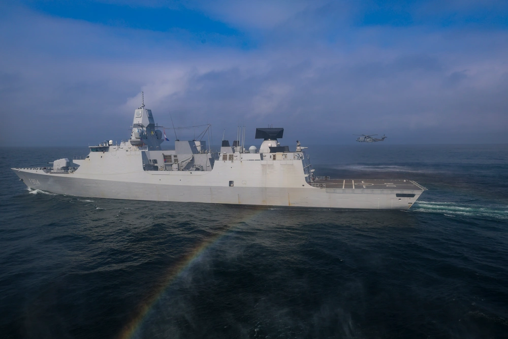 DVIDS - Images - USS Bulkeley (DDG 84) conducts maneuvering exercises ...