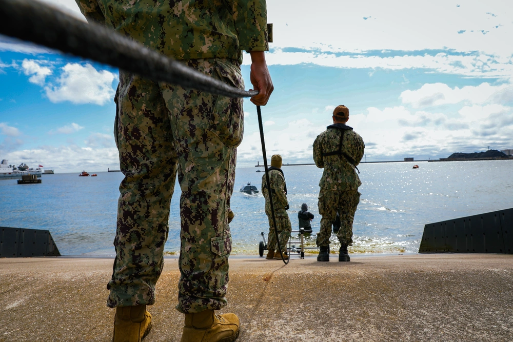 DVIDS - Images - U.S. Navy Seamen and U.S. Army Soldiers Launch USV's ...