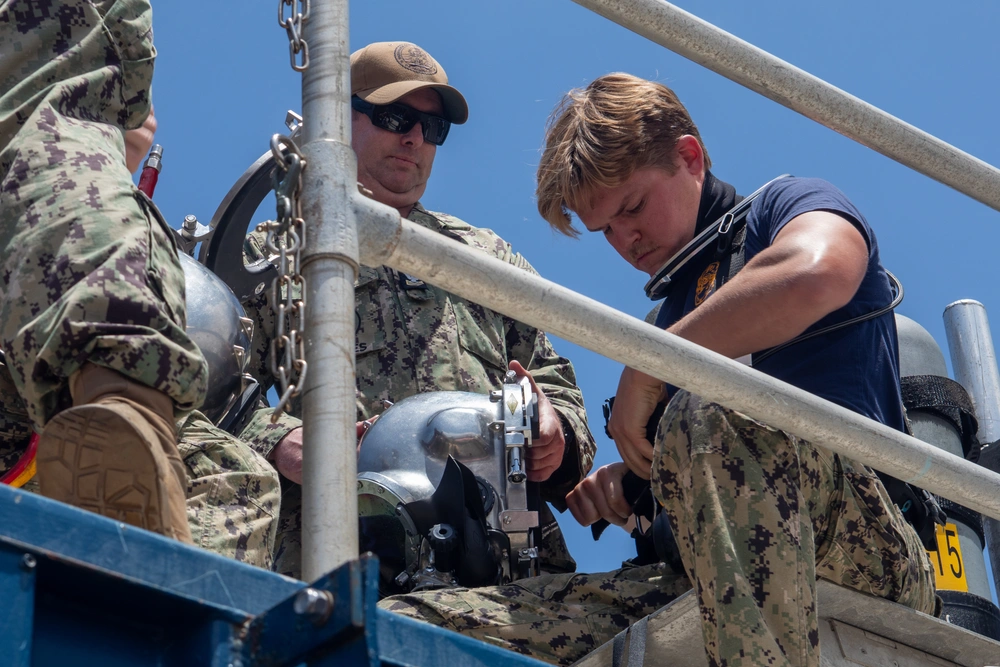 DVIDS - Images - EA2 Baker Reenlists Underwater During Fleet Week 2025 ...