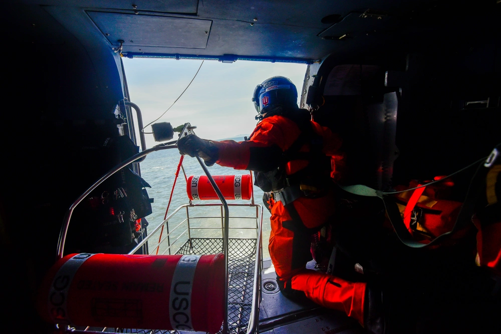 DVIDS - Images - Coast Guard Air Crew Demonstrates Life-Saving ...