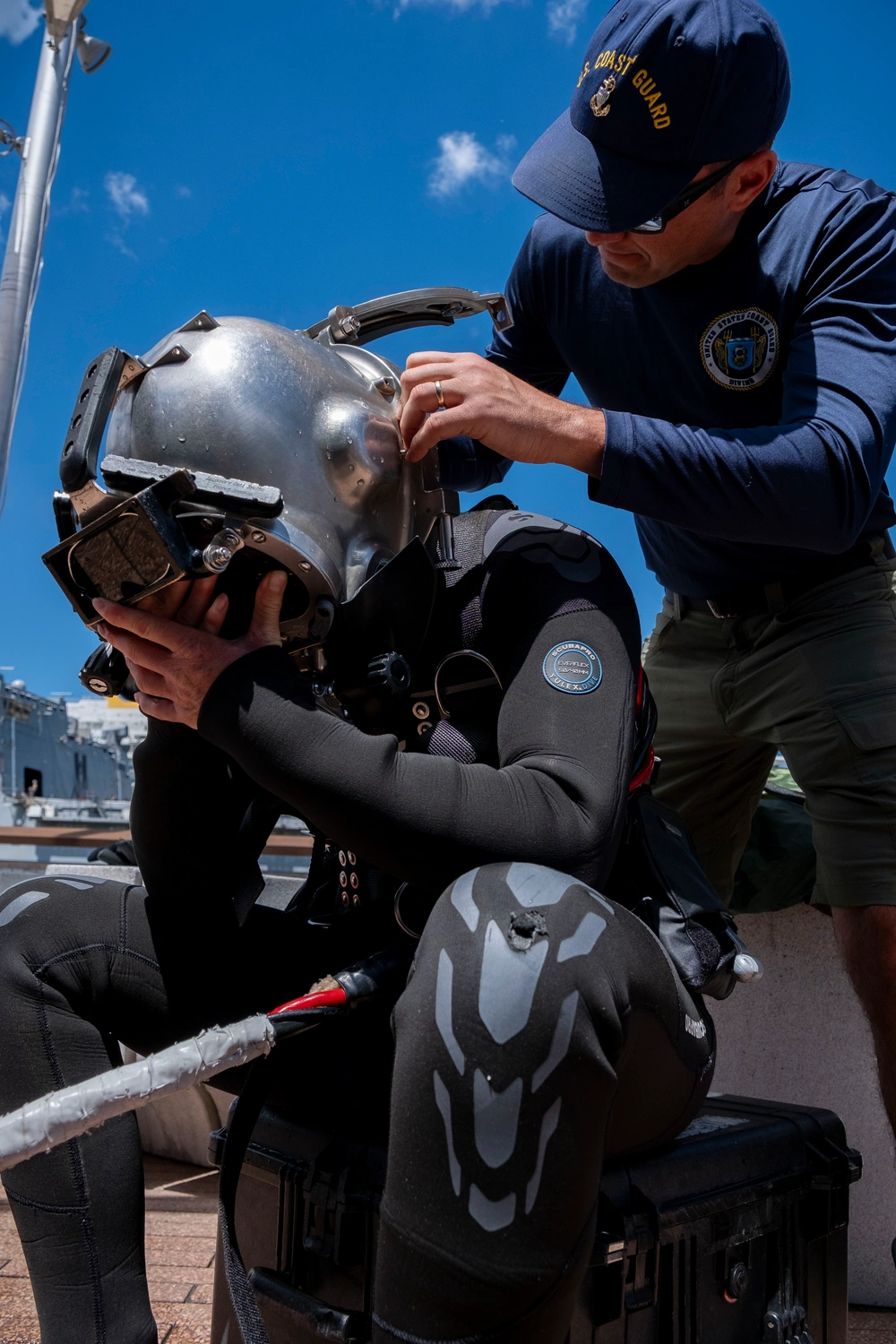 DVIDS - Images - Coast Guard Divers Demonstrate Capabilities During ...