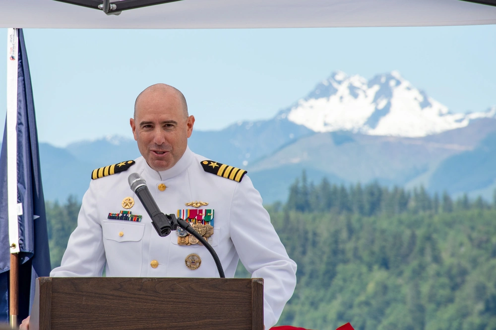DVIDS - Images - Capt. Christman Assumes Command of DEVRON 5 [Image 4 of 11]