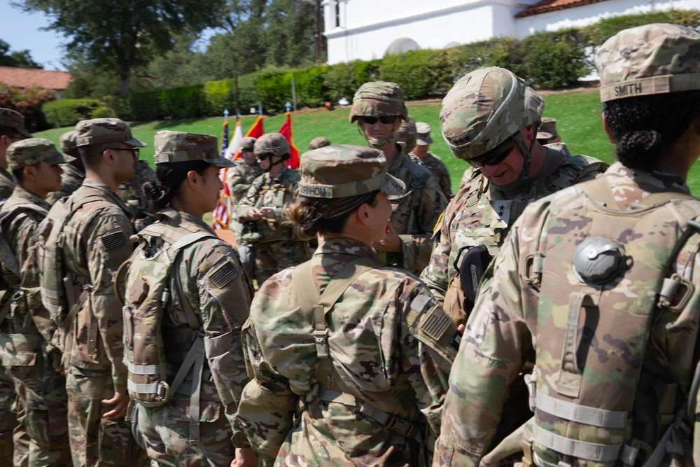 DVIDS - Images - Chief of Army Reserve Re-enlists Soldiers at Mojave ...